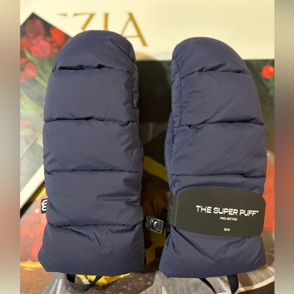 Aritzia | Accessories | Nwt Aritzia The Super Puff Pro Goose Down ...